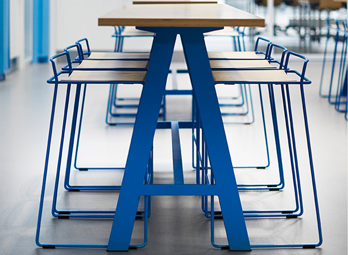 Standing tables - in all sizes, materials and colors. Super flexible ...